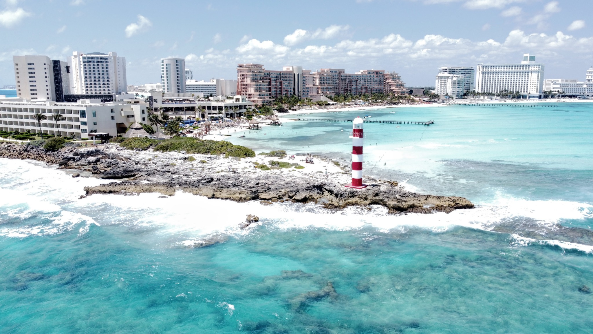 ¡DESCUBRE EL MISTERIO DEL FARO DE CANCÚN!